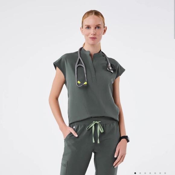 Figs | Tops | Figs Rafaela Oversized Scrub Top | Poshmark